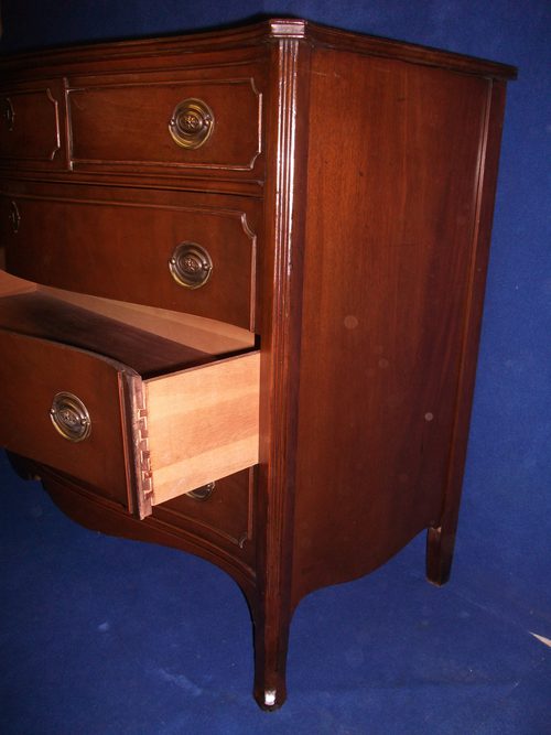 Mahogany Serpentine Chest - Antiques Atlas